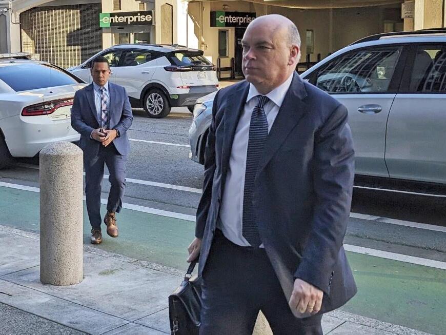 Hewlett Packard won't drop its UK claim against tech mogul Mike Lynch ...