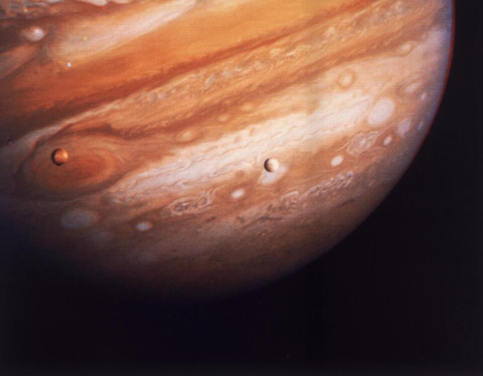 What's hiding beneath Jupiter's clouds? A new study finds the gas giant ...