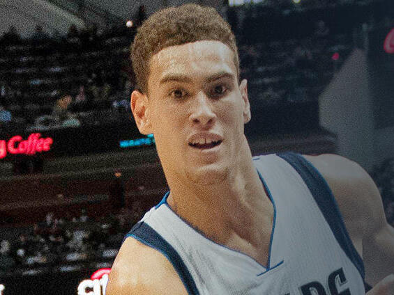 Mavericks' Dwight Powell: Scores nine in victory