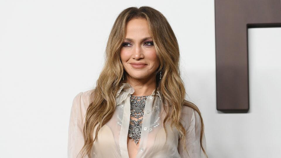 Jennifer Lopez's Unique Outdoor Illumination Pioneered a 2026 Garden ...
