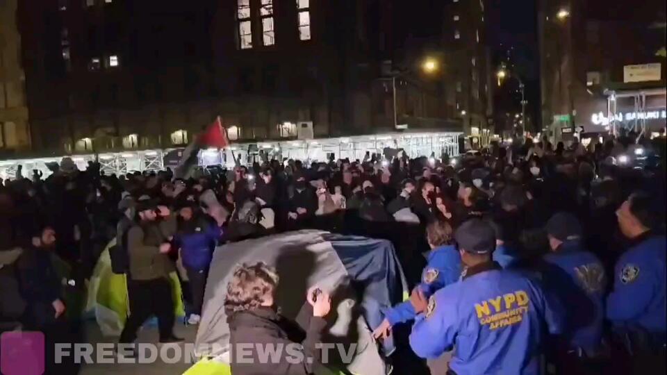 PROTEST & ANARCHY NEWS ⚠️ #BREAKING: Pro-Palestinian protesters are ...