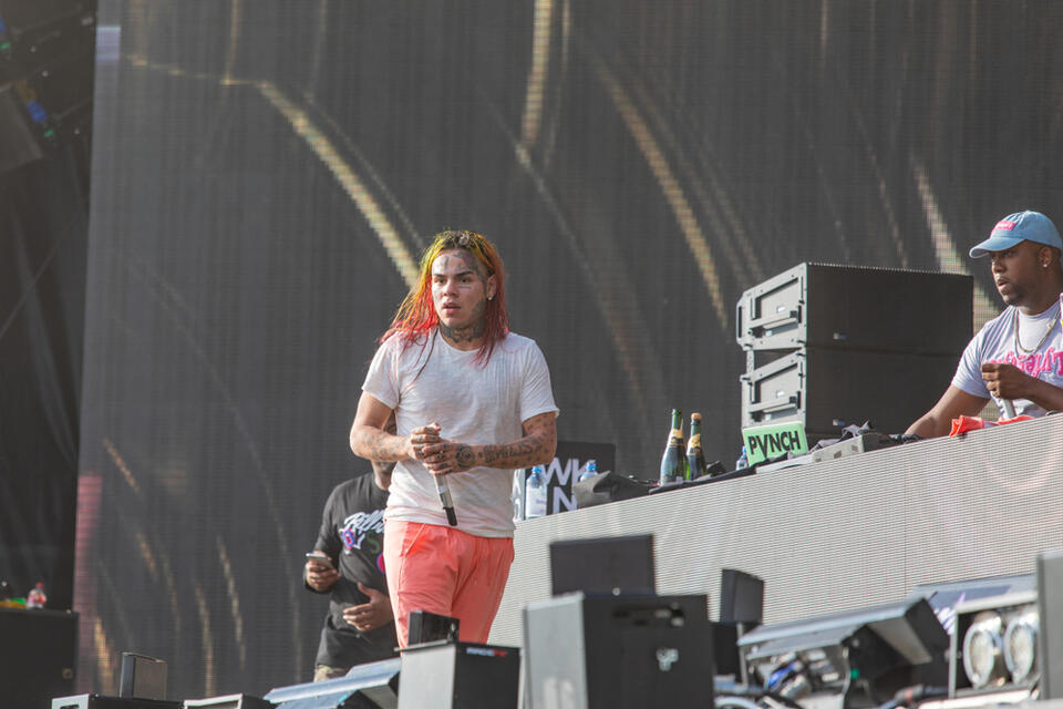 6ix9ine begins prison sentence after surrender - NewsBreak