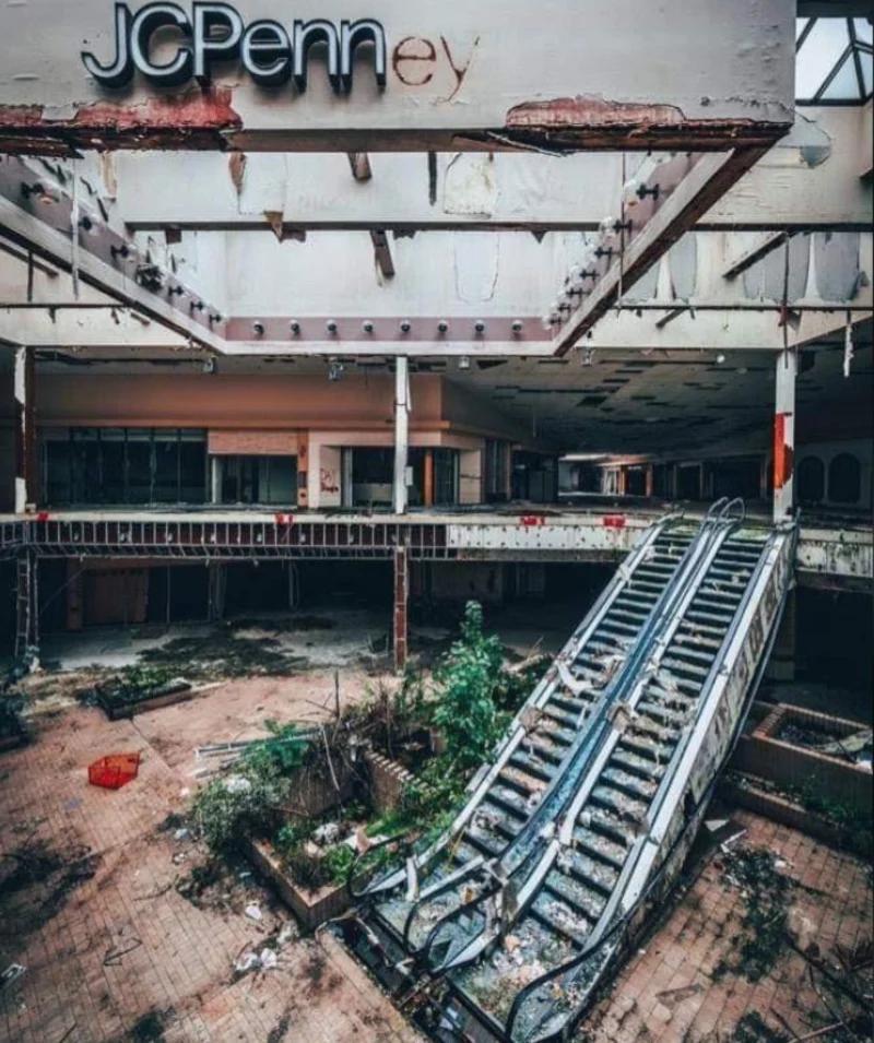 20 Eeriest Abandoned Malls Frozen in the ’80s - NewsBreak