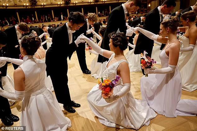It's showtime! Dazzling debutantes and glamorous guests party until the ...