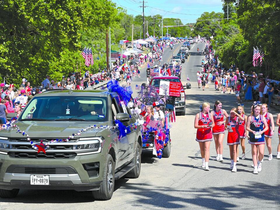 4th of July parade brings large crowds