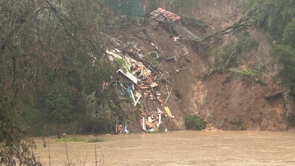Mudslide during powerful storm causes house to slide into California ...