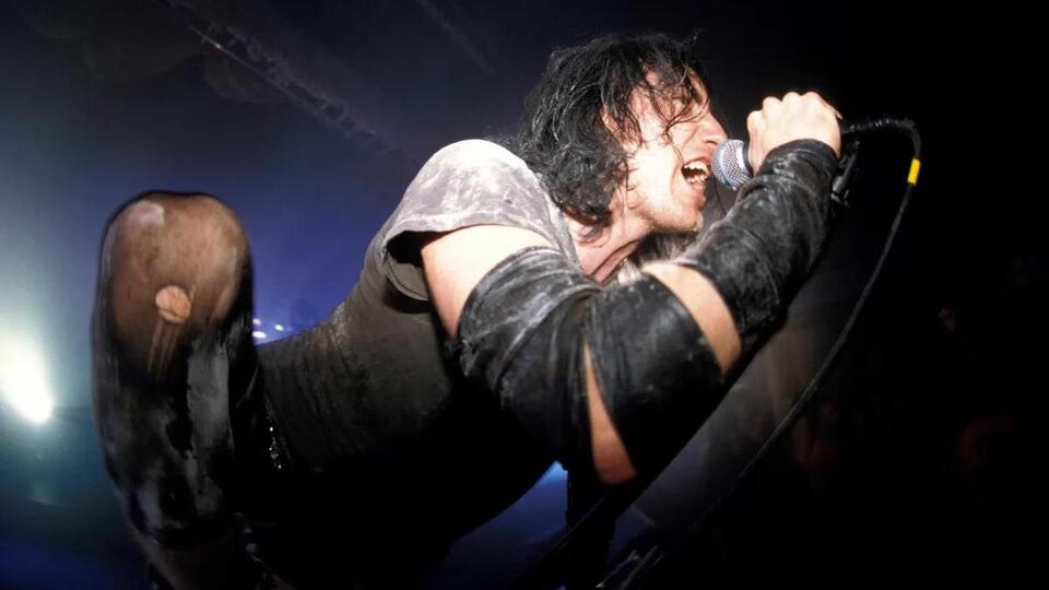 4 of the Strongest Album Openers From the 1990s Rock Scene - NewsBreak