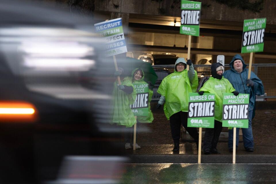 Nurses, physicians out in force as strike begins at Providence St ...