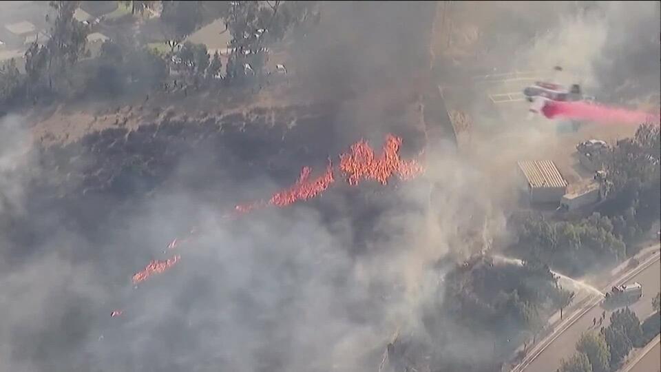 Brush fire prompts evacuation warnings in Poway - NewsBreak