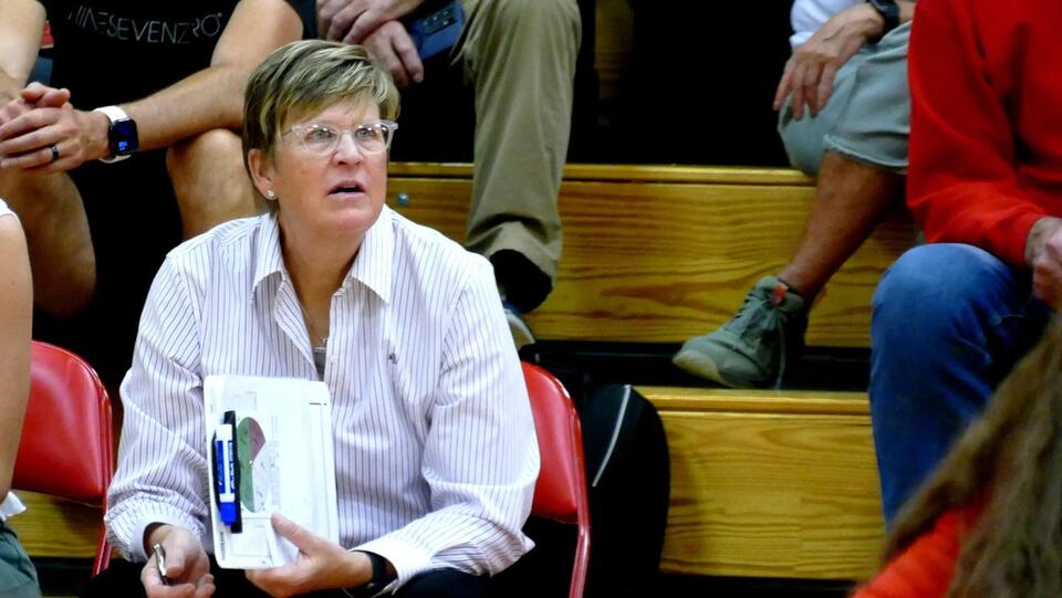 SSHS celebrates volleyball coach Wendy Hall upon her retirement - NewsBreak