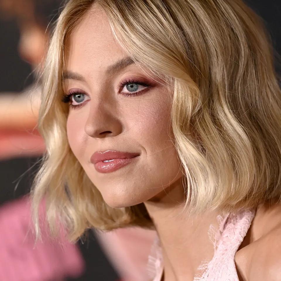 Sydney Sweeney's ‘Bleached Suede’ Hair is the Perfect Blonde for a Fall ...