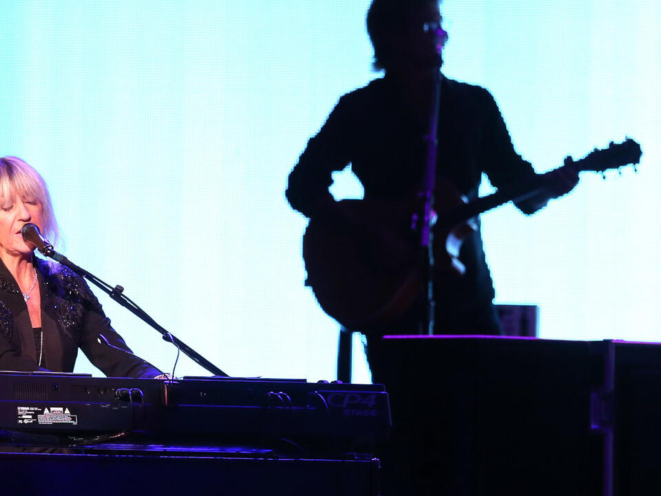 The Story and Meaning Behind “Got a Hold on Me,” Christine McVie’s ...