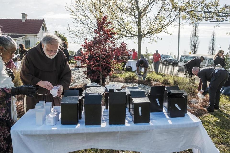 Hundreds of cremated remains of unclaimed people scattered in Macon ...