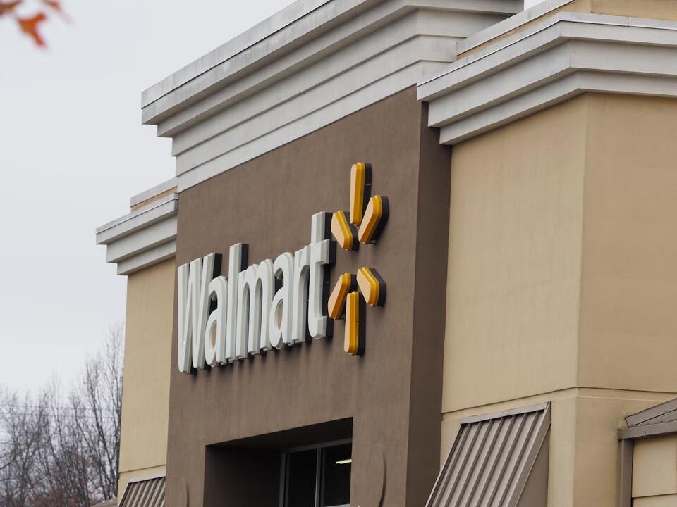 Is Walmart open on Christmas Eve 2025? Store hours for Dec. 24 ...