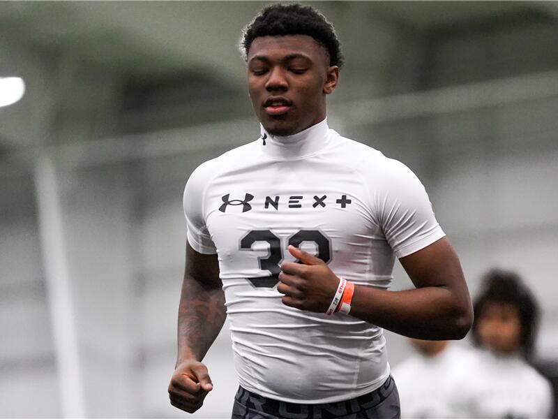 2025 playmaker working to finalize OV plans to Michigan