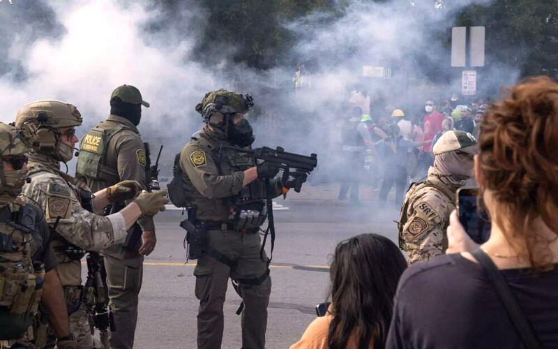 Panic in Chicago as Tear Gas Fills Streets Outside Elementary School ...