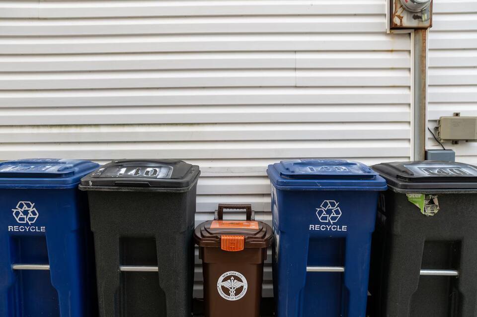 Chain up your garbage cans? Staten Islanders livid after mandatory cans ...