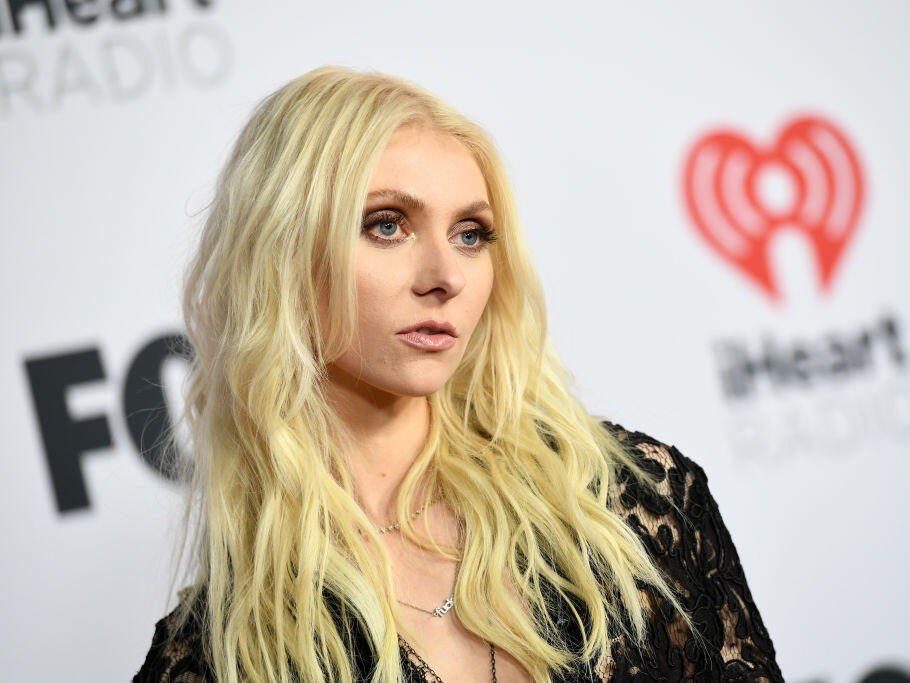 Taylor Momsen Bitten by a Bat During Concert in Spain