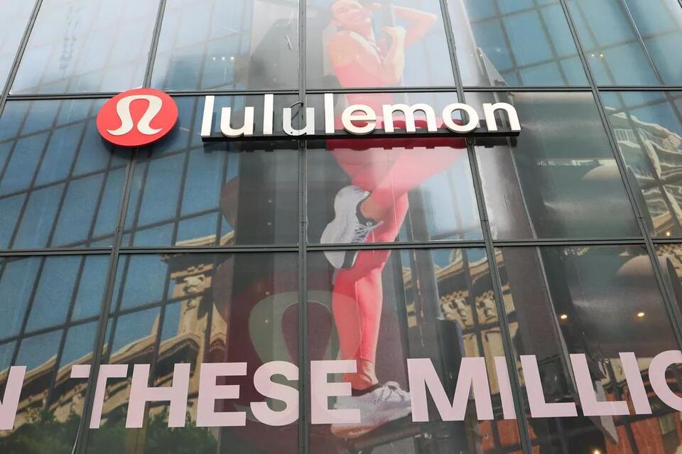 Lululemon Stops Selling New Leggings Online Over Embarrassing Issue ...