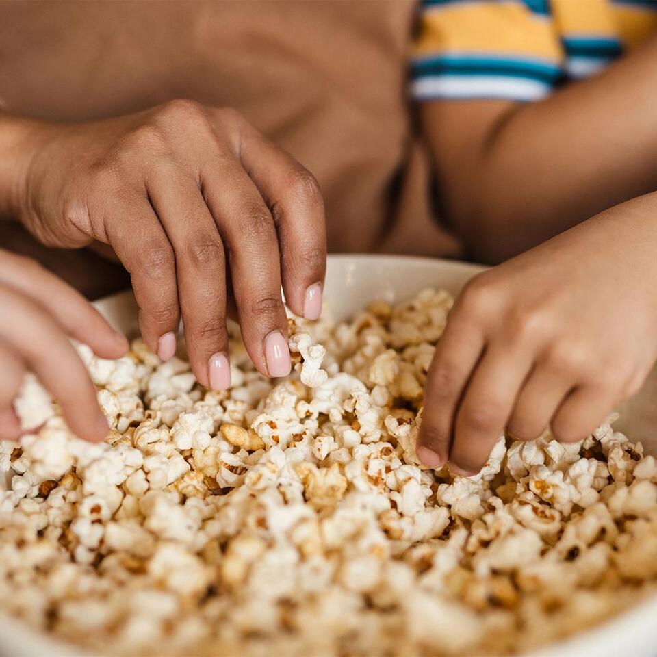 Popcorn And Roasted Edamame Beans Are The Best Salty Snacks To Eat And ...