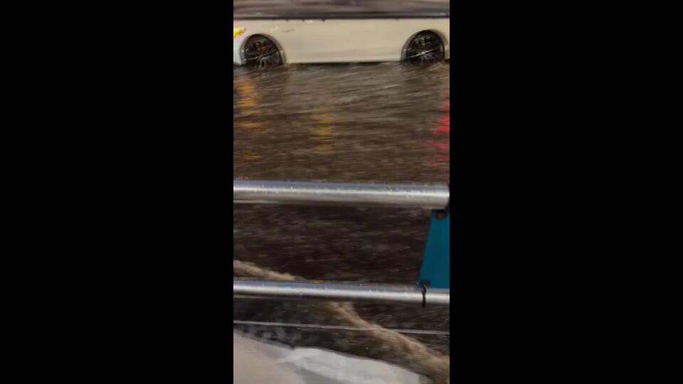Hawaii: Severe Storm Brings Flooding To Honolulu 1 - NewsBreak
