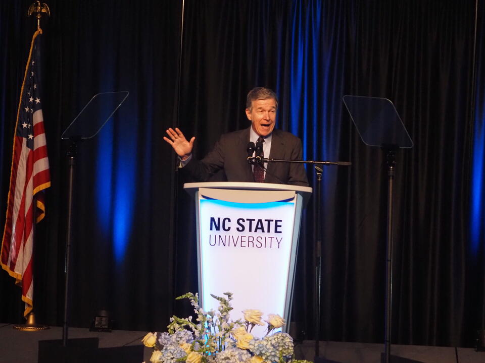 ‘Run Roy, Run’: Democrats cheer as Roy Cooper teases Senate campaign at ...