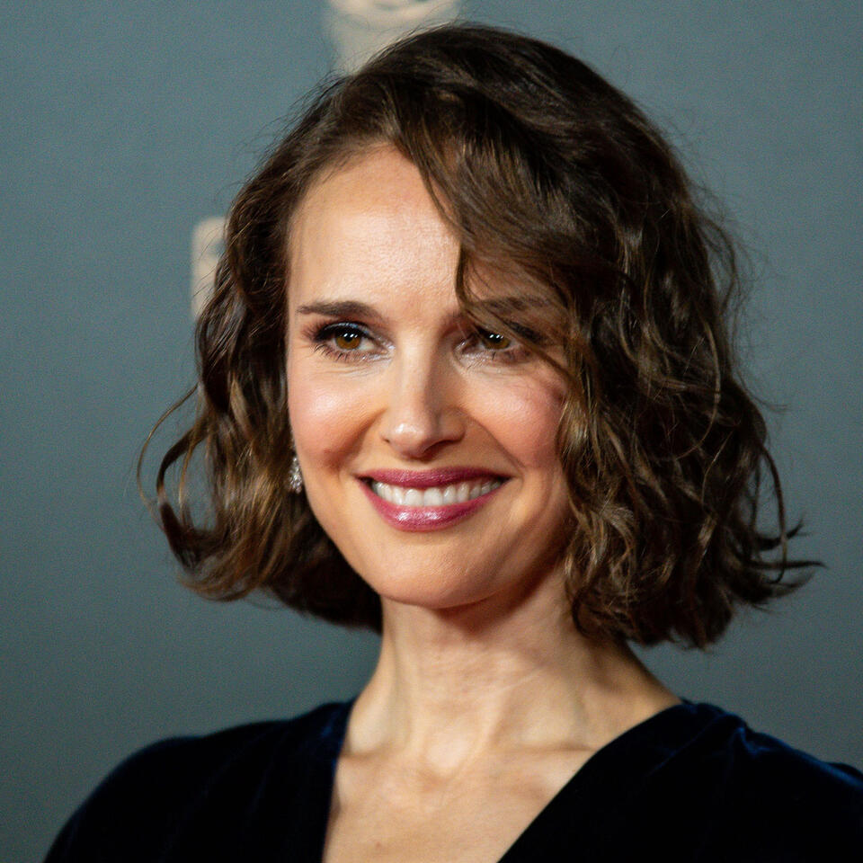 Fans Say Natalie Portman Is 'Aging Gracefully' As She Stuns In A Velvet ...