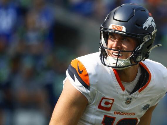 How does the first career start of Bo Nix compare to the last Broncos rookie to start Week 1?