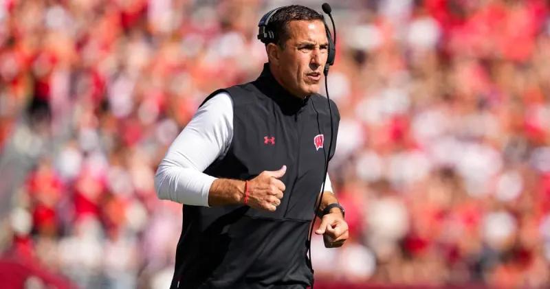 Wisconsin fans break out in ‘Fire Fickell’ chant at halftime vs ...