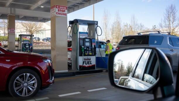 Someone kept standing behind cars at the gas station. - NewsBreak