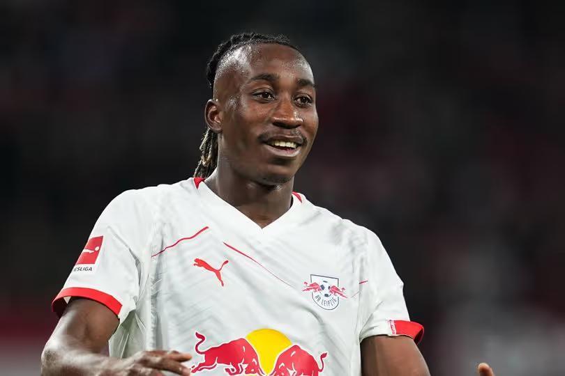 Liverpool sent Khvicha Kvaratskhelia transfer message as two ...
