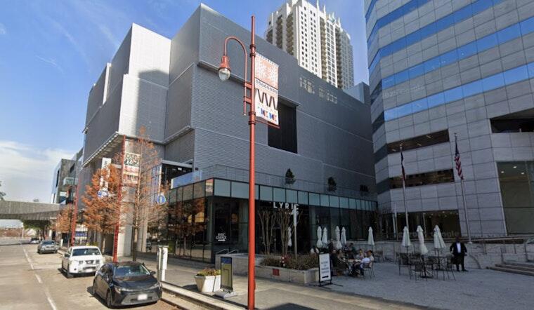 Hungry Downtown Crowds Flock To Peppaz' Crunchy Chicken Counter - NewsBreak