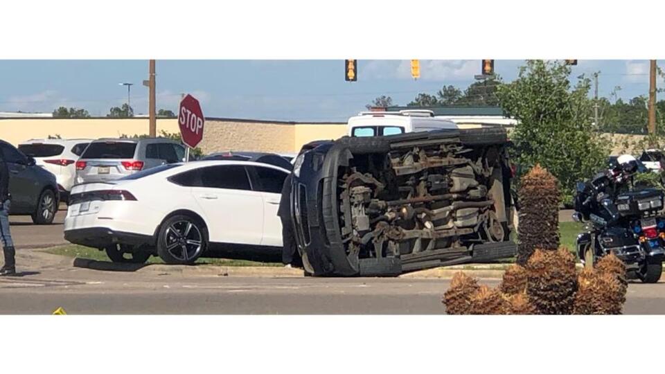 Car flipped on side following two-vehicle crash on US 98 in Hattiesburg ...