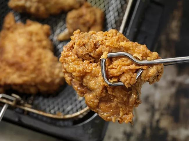 This Eatery Serves The 'Best Hole-In-The-Wall Fried Chicken' In Texas ...