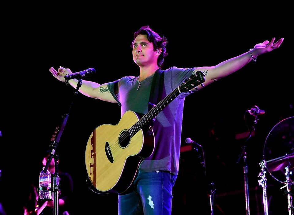 Country Singer Joe Nichols Stops by Gator 99.5 Studio - NewsBreak