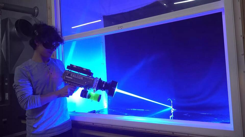 YouTuber builds world's strongest handheld laser, melts titanium and ...