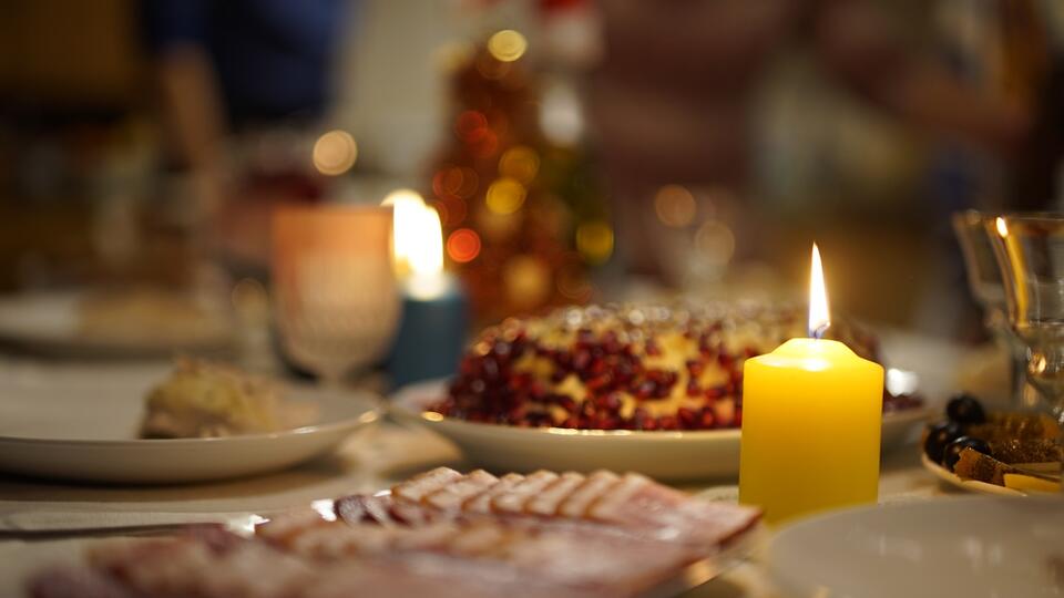 7 Things Not to Say at Christmas Dinner - NewsBreak