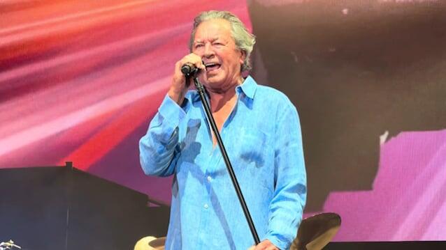 DEEP PURPLE's IAN GILLAN Reveals He Only Has 30% Vision, And Says ...