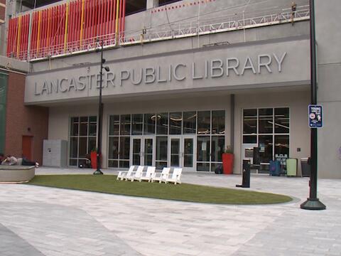 'Drag Queen Story Hour' at Lancaster Public library stirs debate