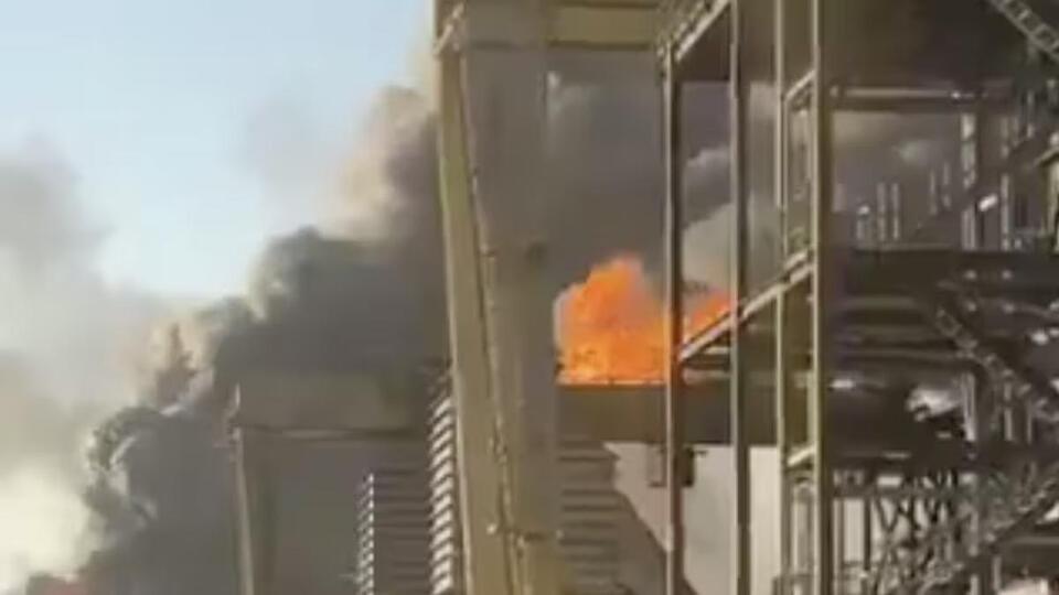 Huge Explosion at Oil Refinery Forces Residents to Shelter in Place ...