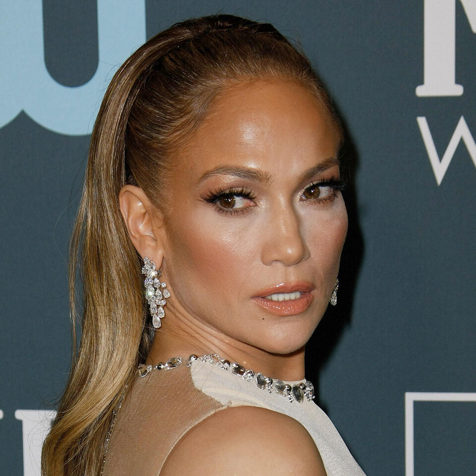 Jennifer Lopez Leaves Fans In Awe In A Curve-Hugging Jumpsuit: ‘Do You ...