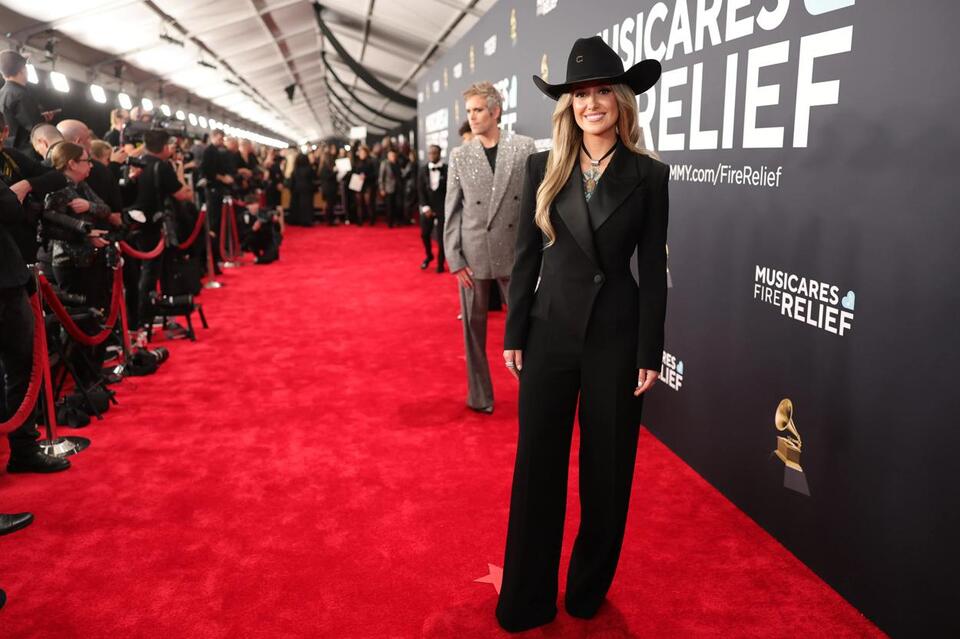 Lainey Wilson Looks Gorgeous in Bold Black Outfit at 2025 Grammy Awards ...