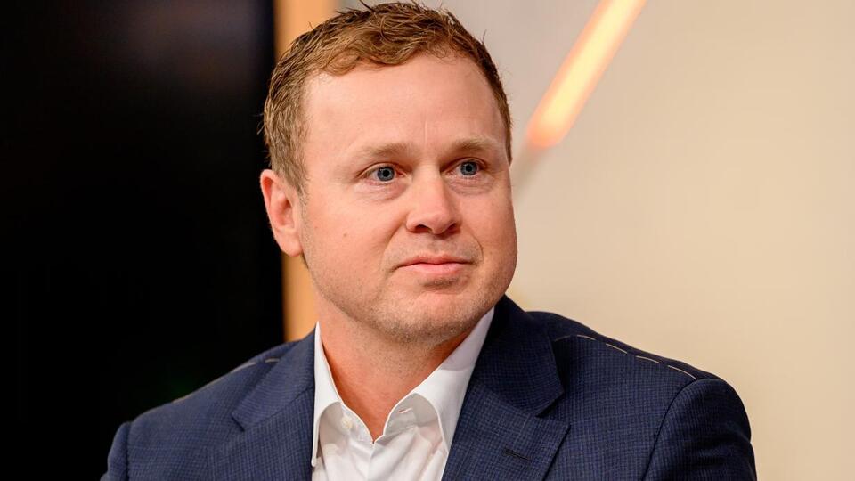 MAGA Star Candidate’s Insane Hotel Bill Revealed - NewsBreak