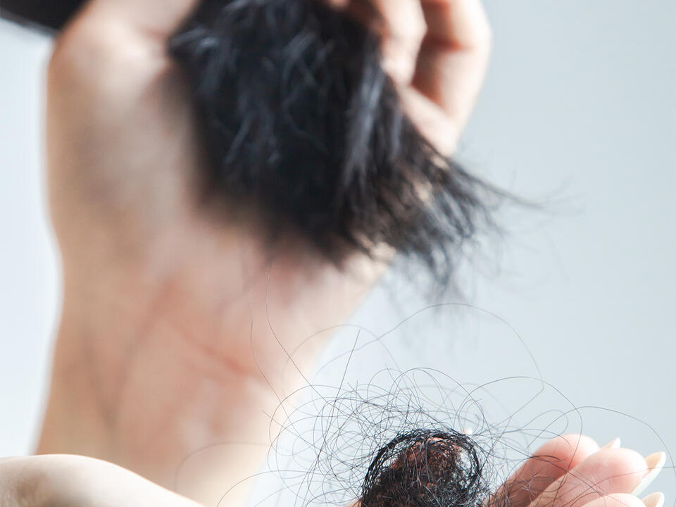 Doctors Share 4 Types Of Shampoos That Can Weaken Hair Follicles And ...