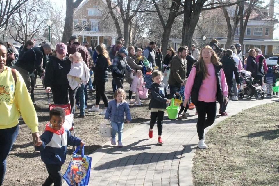 Kids Gather for 72nd Annual Easter Egg Hunt in Chaska - NewsBreak
