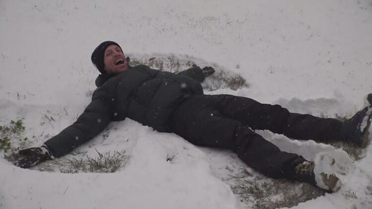 WWL's Mike McDaniel makes a snow angel in Hammond - NewsBreak