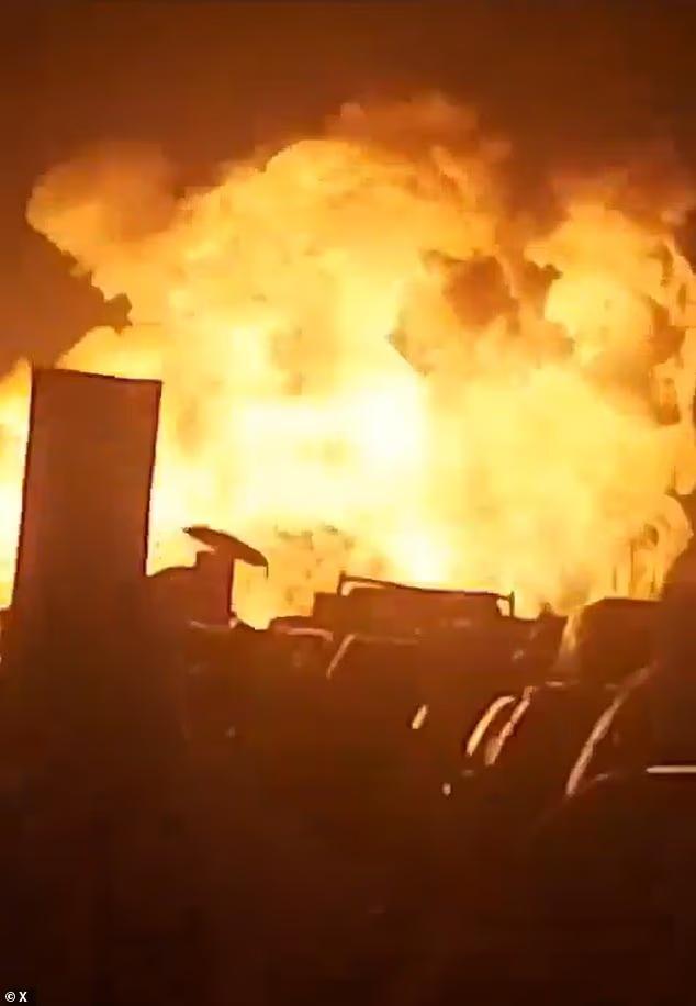 Moment tanker truck explodes in huge fireball after accident on Italian ...