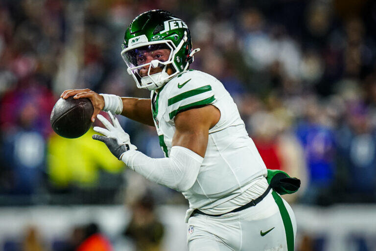 Justin Fields points to key influence in Chiefs decision - NewsBreak