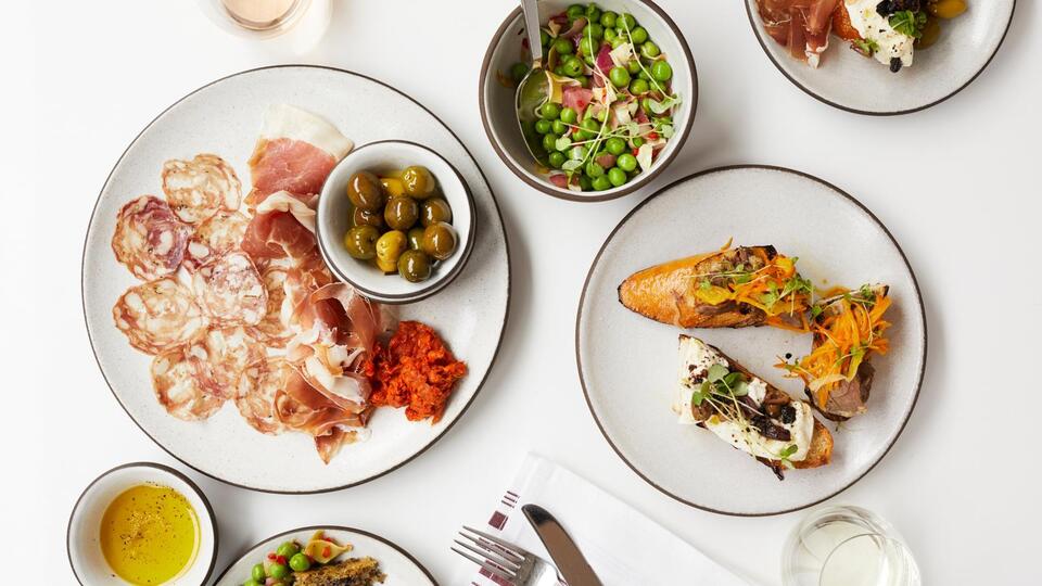 I Know the Exact Plates Used in The Bear — Here's Who Makes Them for ...