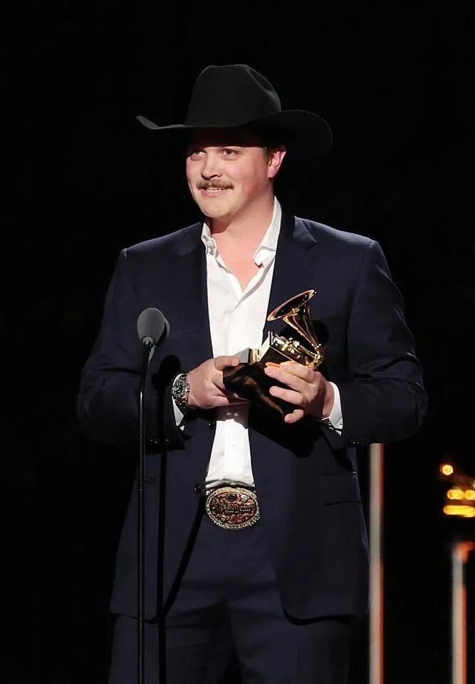 Zach Top Rodeo Houston proud in HLSR buckle at the Grammy’s! - NewsBreak